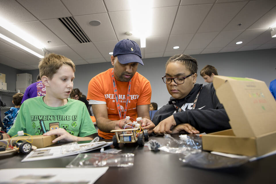 Build + Learn Middle School Summer Camp – STEAM Academy – Indiana Tech