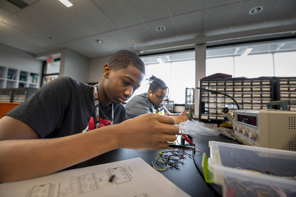 High School STEM Camp – STEAM Academy – Indiana Tech